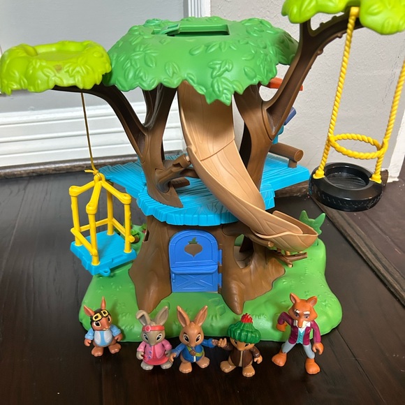 Nickelodeon | Toys | Peter Rabbit Treehouse With Five Figurines | Poshmark